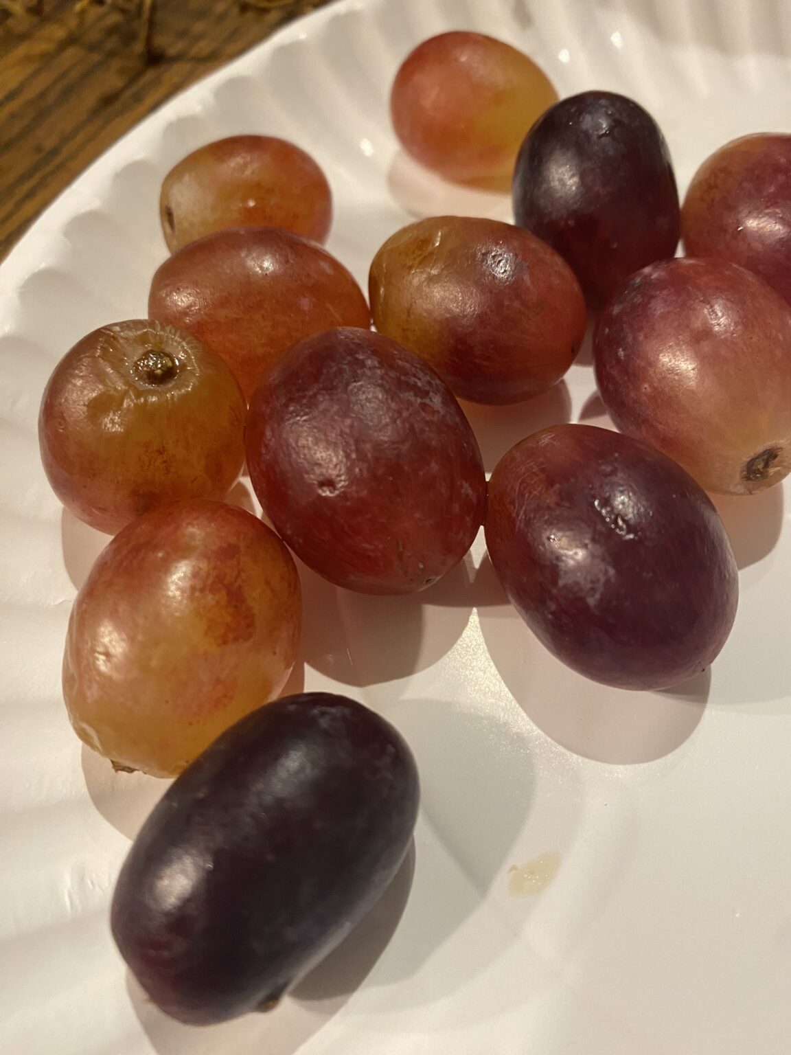 The Hispanic Tradition of Eating 12 Grapes at Midnight on New Year’s ...